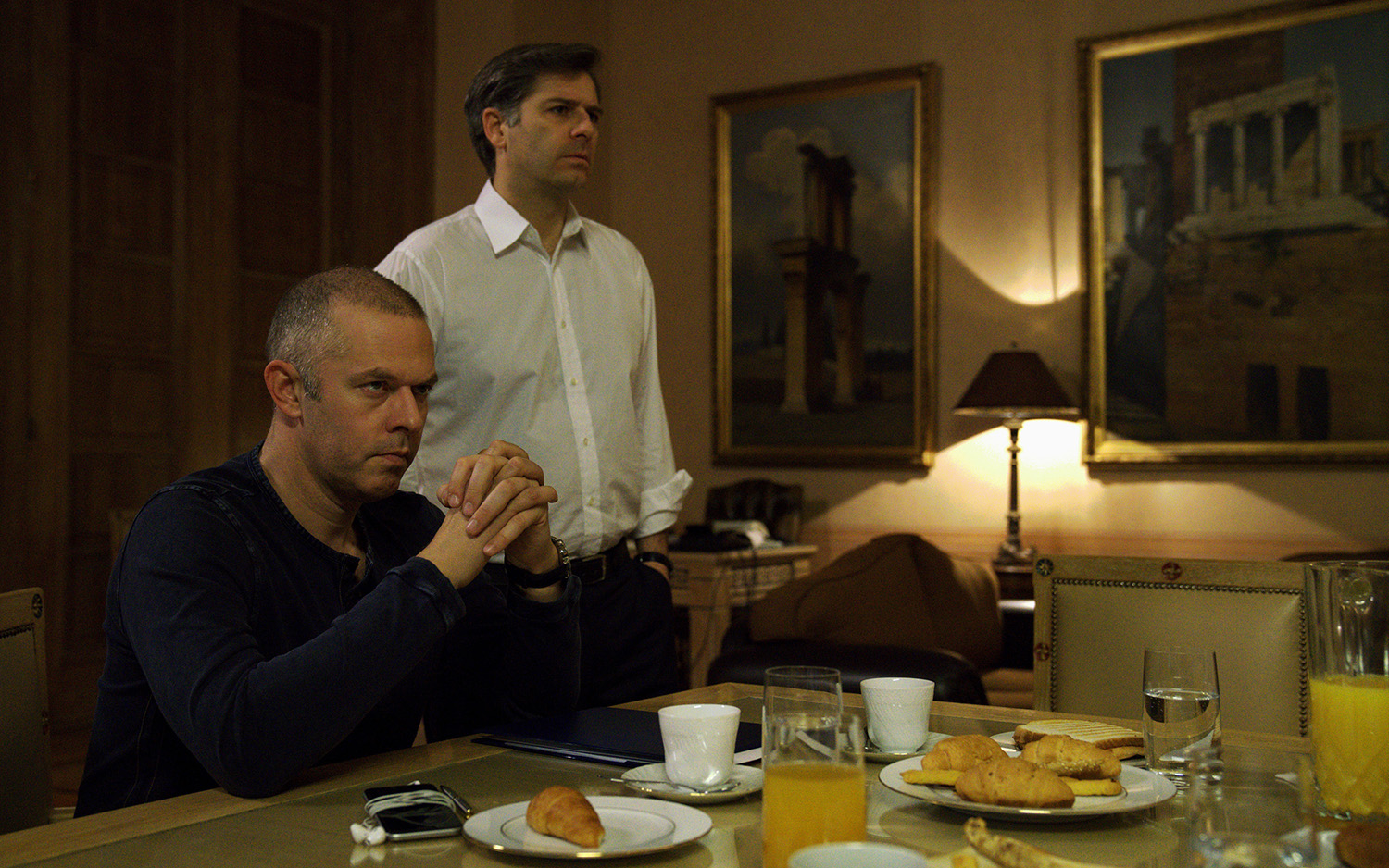 Adults in the room - Dans les coulisses - Le petit septième