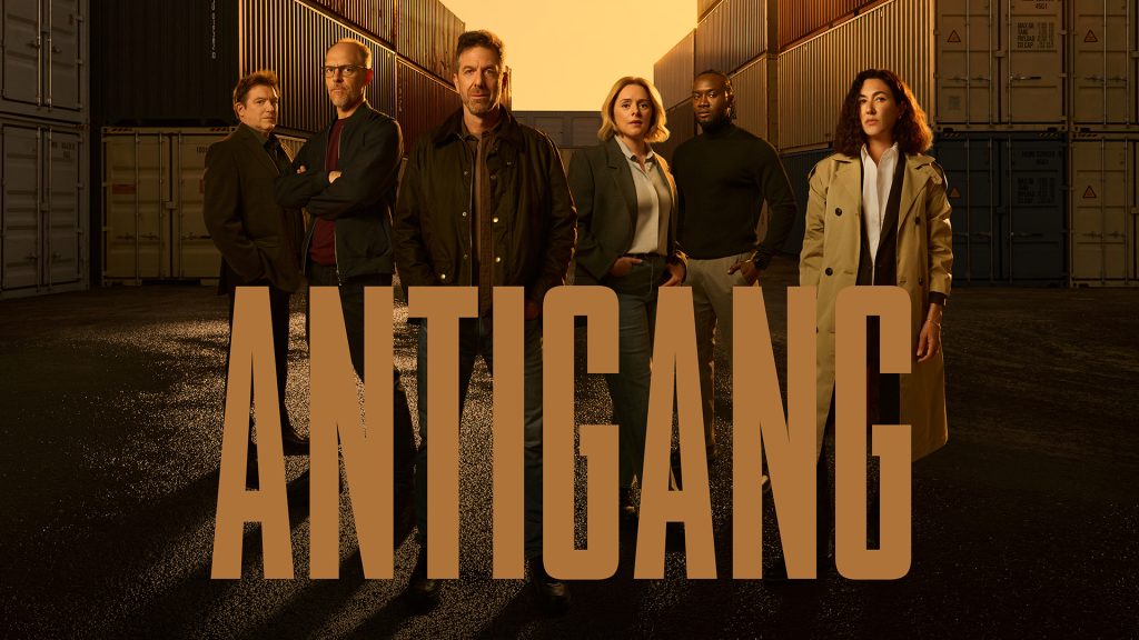 On the set of Antigang — Police Backstage - Le petit septième